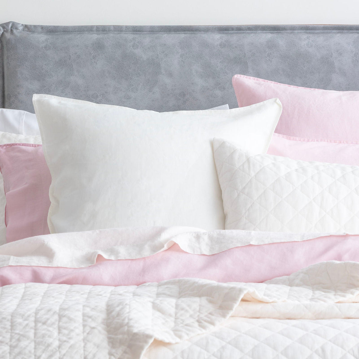Renee Taylor Cavallo Stone washed French Linen Quilted Bed Coverlet Se