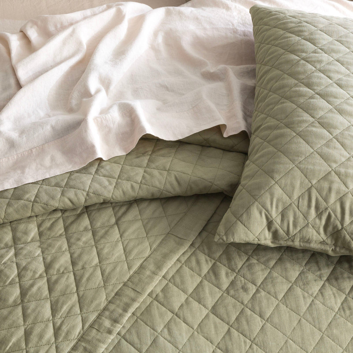 Renee Taylor Cavallo Stone washed French Linen Quilted Bed Coverlet Se